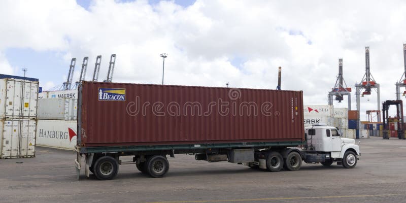 Transport Des Marchandises Par Camion Image éditorial - Image du ...