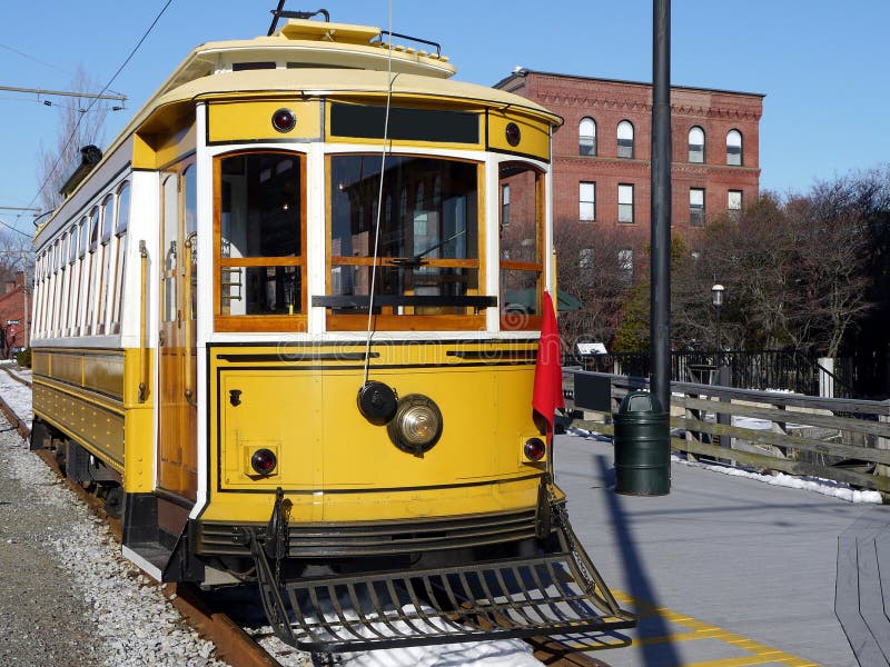 Yellow Trolley editorial photography. Image of olden - 22269282