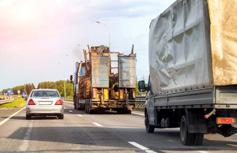 Transportation of Large Construction Equipment on a Trawl Trailer ...