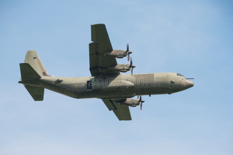 C-130 Hercules Och C-295 M I Flykten Redaktionell Foto - Bild av himmel ...