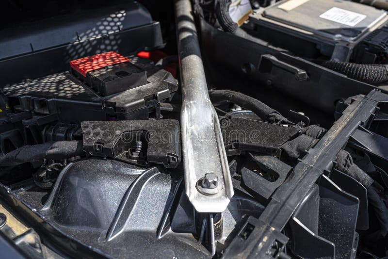 Transverse Stiffening in the Engine Compartment of a Modern 2.2 Liter ...