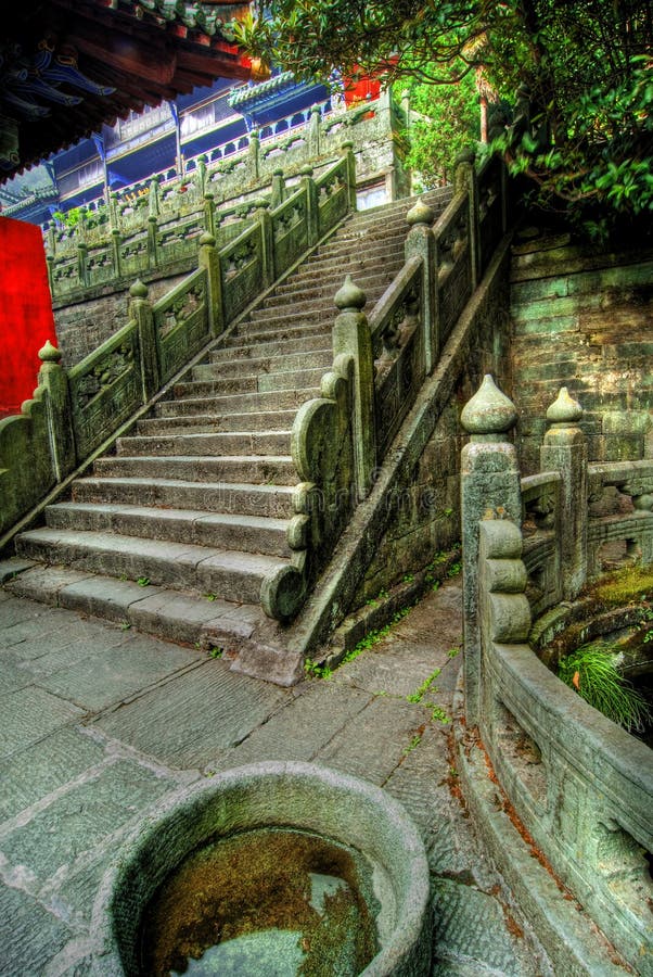 Trap in bergen Wudang stock afbeelding. Image of bergen - 5546749