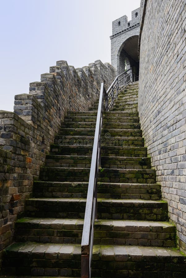 Trap Met Leuning En Verschansing Van Oude Chinese Muur Stock Foto ...