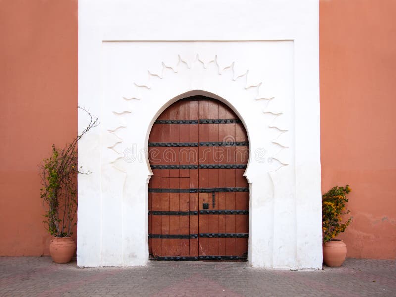 Porte Arabe Classique Rouge De Style Image stock - Image du arabe ...