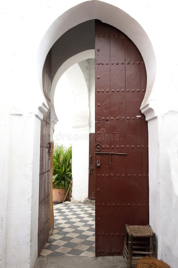 Porte Orientale Porte En Bois Peint Rouge De Vieux Marocain Avec Le ...
