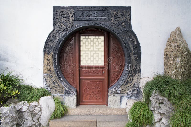 Porte Orientale Et Vieil Homme Marocain Image éditorial - Image du ...