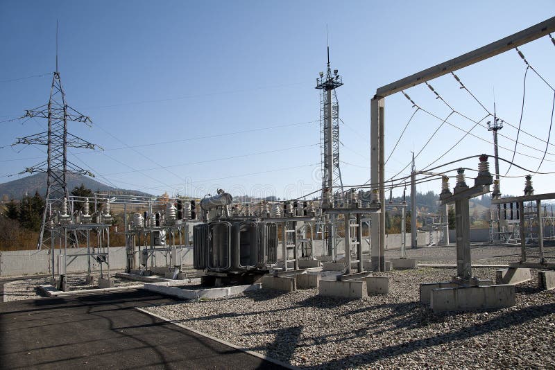 Trasformatore Elettrico Ad Alta Tensione in Sottostazione Immagine ...
