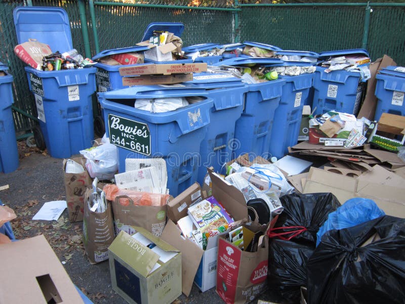 Trash Accumulation editorial photo. Image of delay, columbia - 27500976