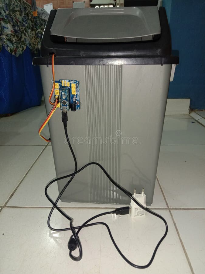 The Trash Box is Turned into a Smart Robot Stock Image - Image of robot ...