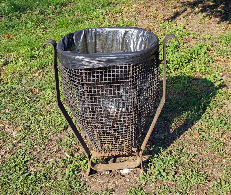 Rusty Trash Can Stock Images - Download 2,376 Royalty Free Photos