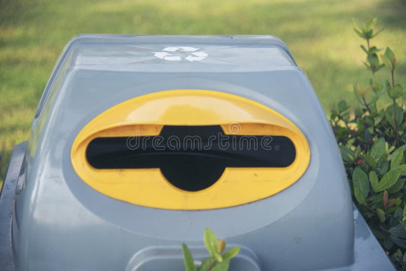 Trash Cans for Sorting Garbage Recycle Bin Waste Plastic Container ...