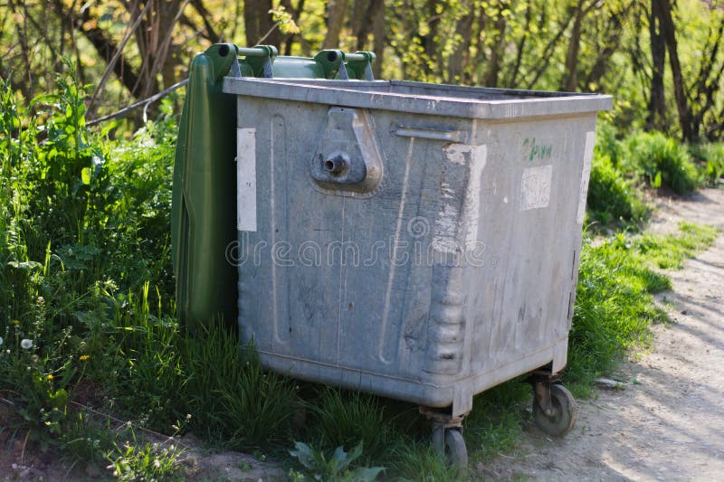 657 Roadside Trash Bin Stock Photos - Free & Royalty-Free Stock Photos ...