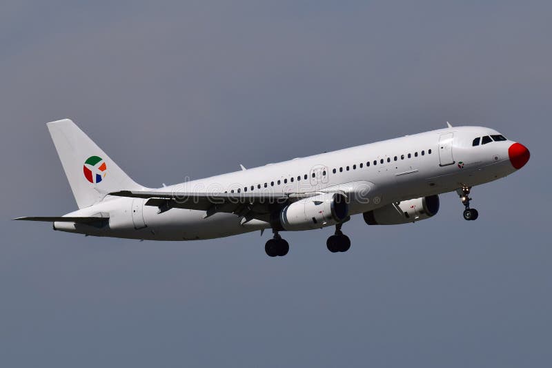 Atterraggio Di Aerei Danese Di DAT Airbus A320-200 Del Trasporto Aereo ...
