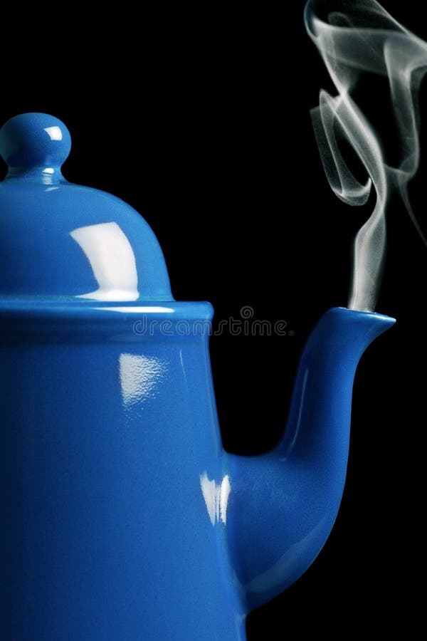 2,013 Tetera Caliente Con Humo Fotos de stock - Fotos libres de ...