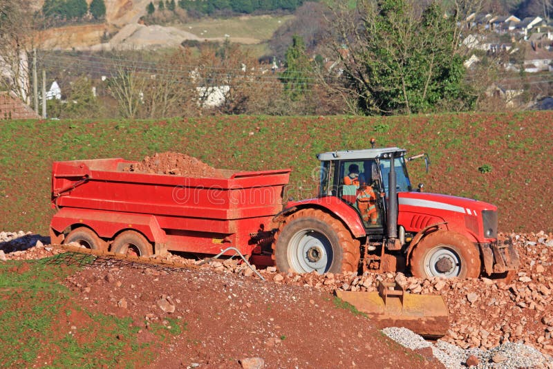 Trattore e rimorchio immagine stock. Immagine di pietra - 94440167