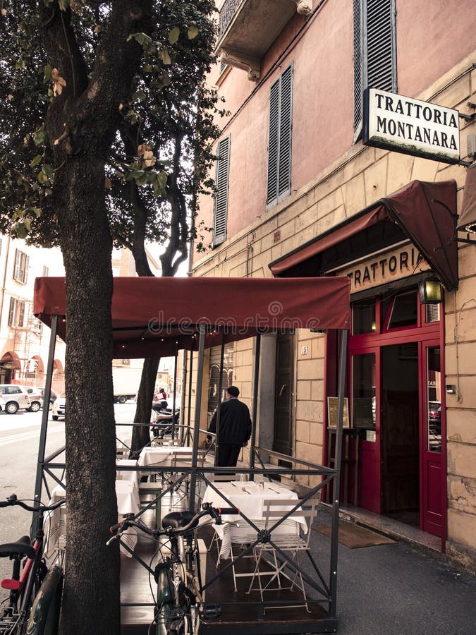Trattoria. editorial photo. Image of architecture, asinelli - 91750316