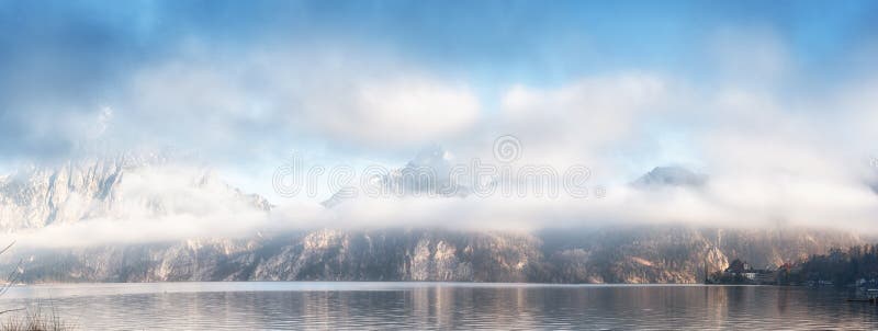 Traunkirchen-Dorf Und Traunstein-Berg Stockfoto - Bild von europäisch ...