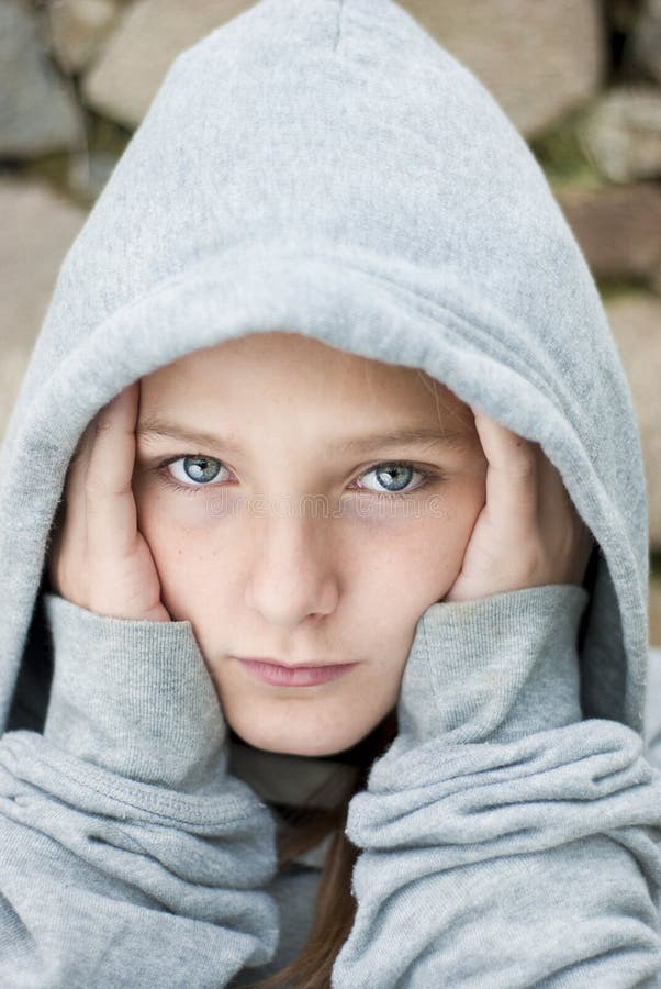 Trauriges Kahles Asiatisches Jugendlich Mädchen Stockbild - Bild von ...