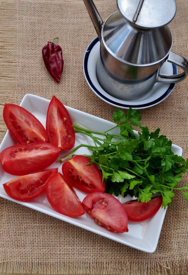 Tray with slides tomatoes stock image. Image of baking - 89601715