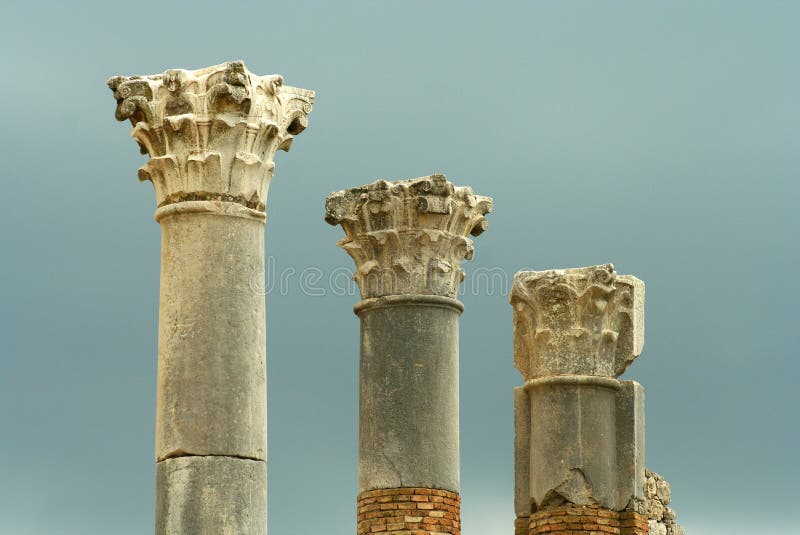Tre pilastri romani fotografia stock. Immagine di città - 3841170