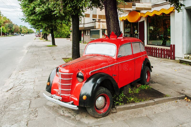 Tree Grown through a Vintage Car. Stock Image - Image of travel, riga ...