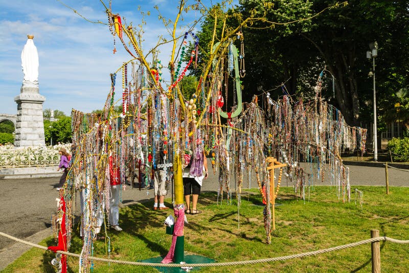 Tree of Rosaries editorial stock image. Image of catholicism - 29694319