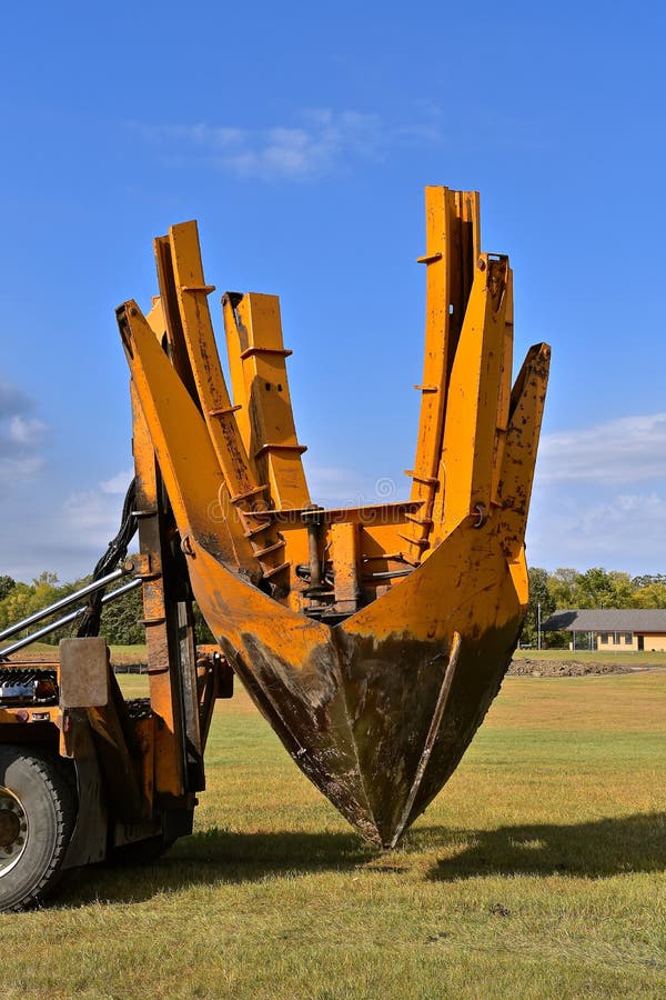 Tree transplanting spade stock image. Image of transplanting - 100427201