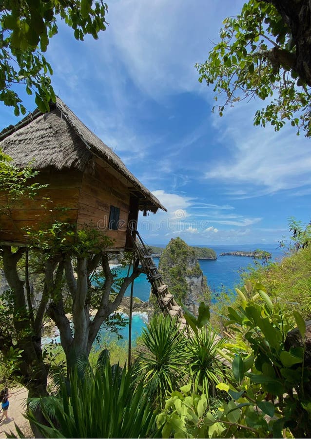 Treehouse Viewpoint Overlooking Diamond Beach Stock Image - Image of ...