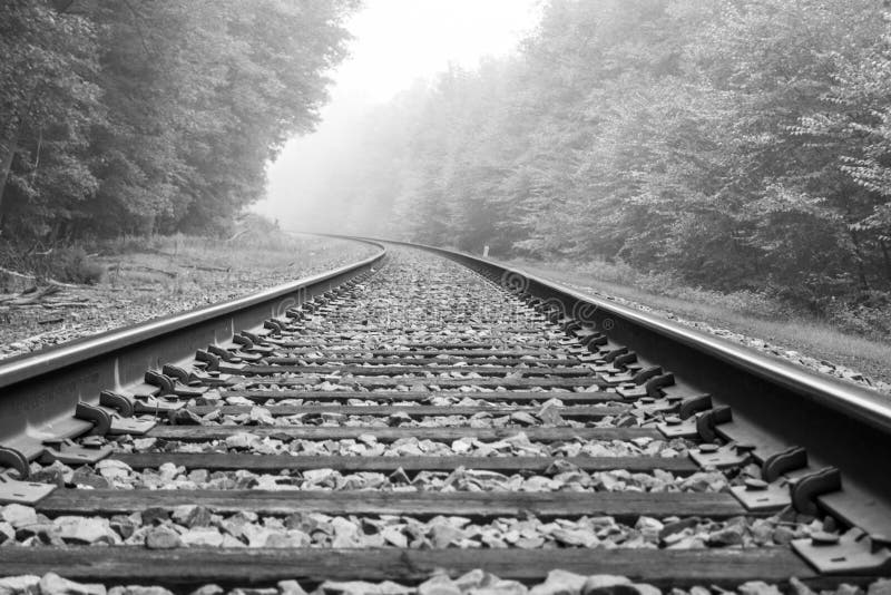 De Eigenschappen Van Het Treinspoor Stock Afbeelding - Image of gaan ...