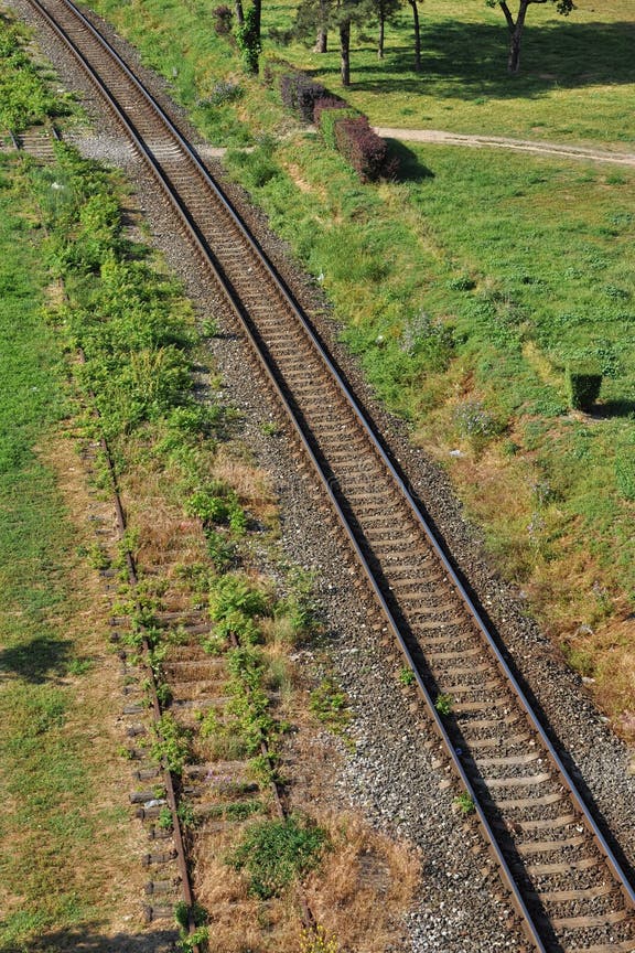 Treinsporen stock afbeelding. Image of groen, staal, exploratie - 34849043