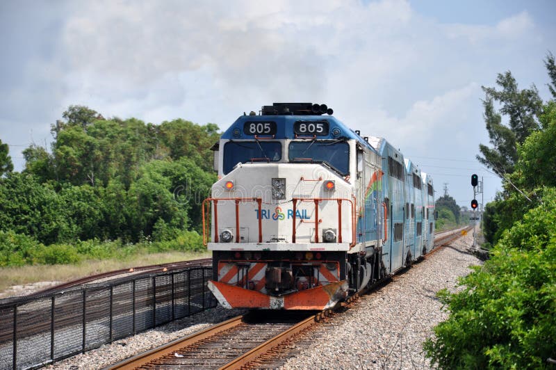Trem fotografia editorial. Imagem de carro, viagem, chegada - 31114107
