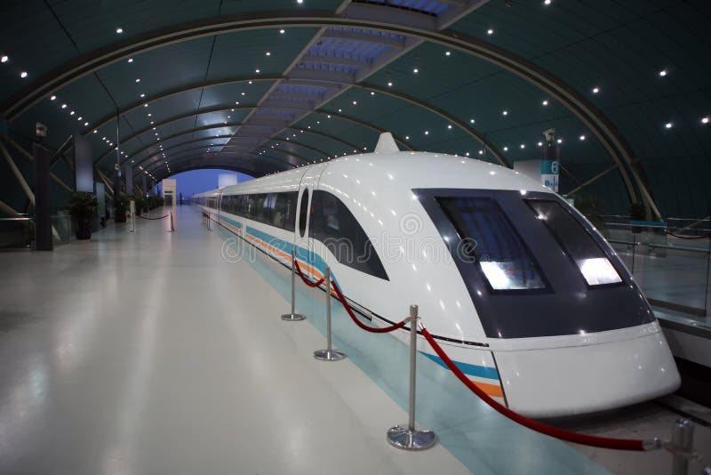 Trem de maglev de Shanghai imagem de stock. Imagem de aerodinâmico ...