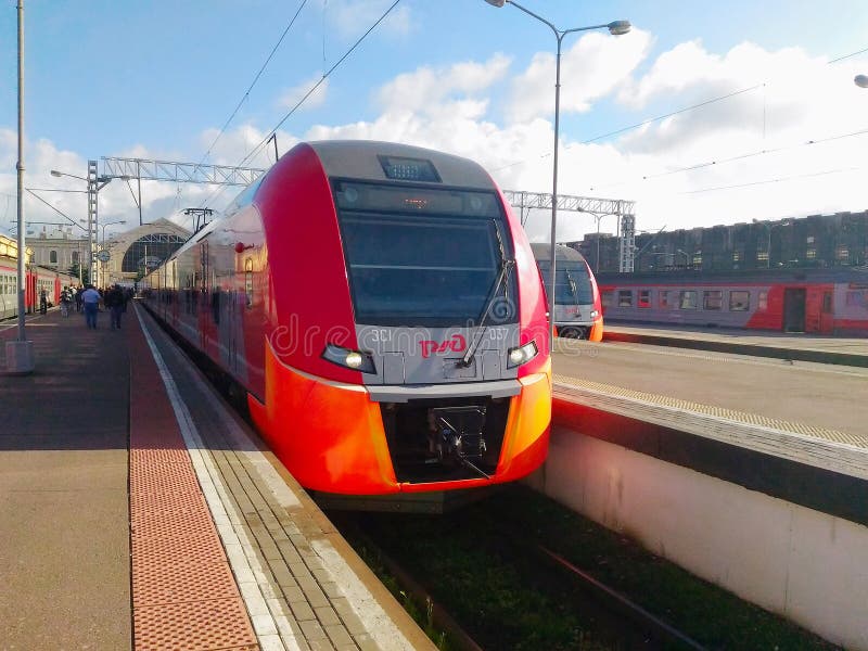 Trem suburbano moderno fotografia editorial. Imagem de petersburgo ...