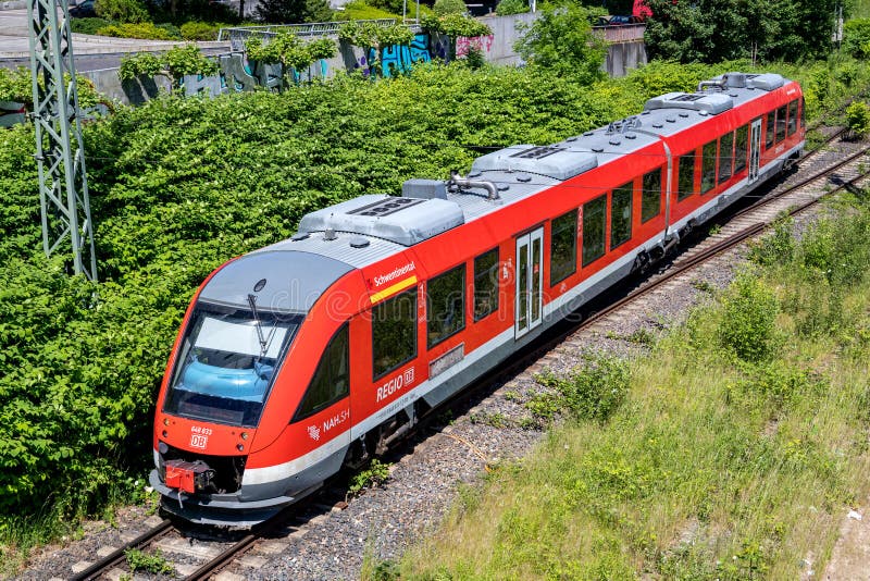 Tren db regio fotografía editorial. Imagen de diesel - 224118382