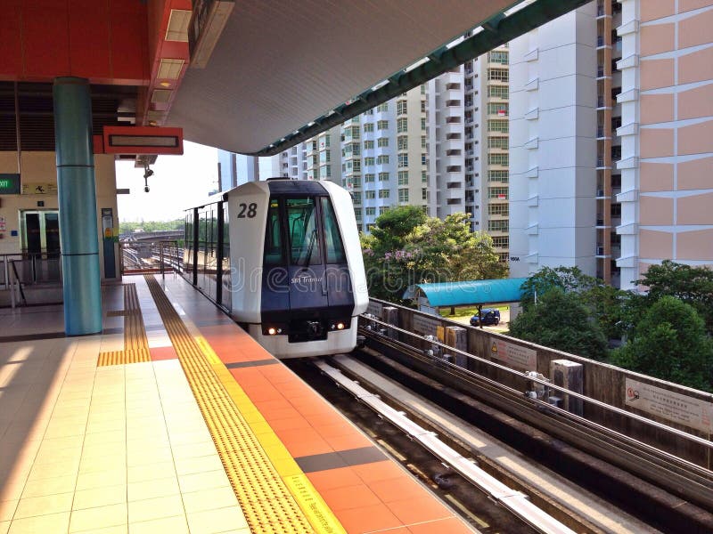 Tren de LRT imagen de archivo editorial. Imagen de plataforma - 56069409