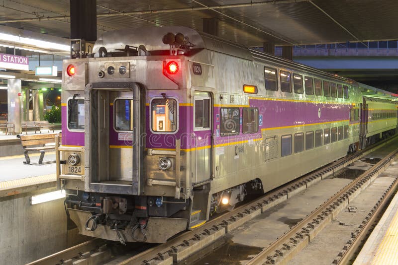 Tren De MBTA En Boston, Massachusetts, Los E.E.U.U. Imagen de archivo ...
