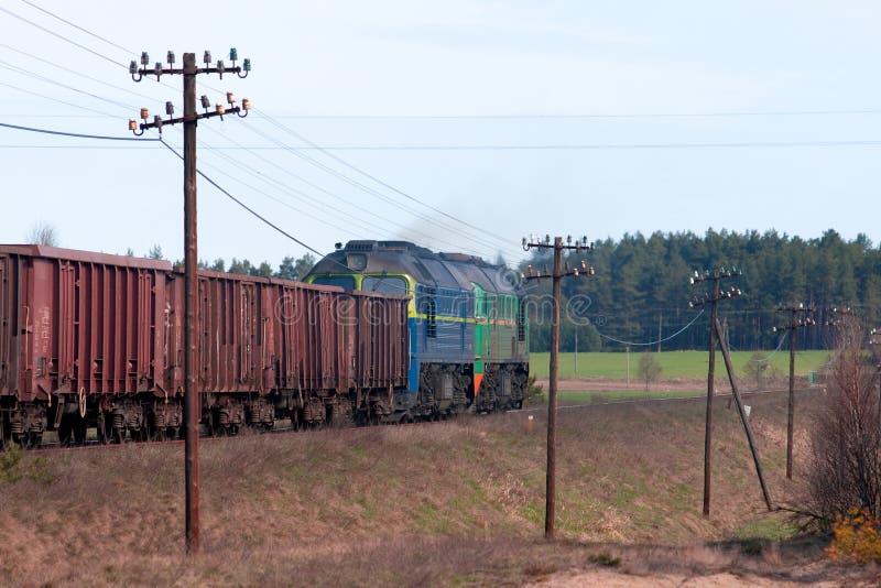Tren diesel de la carga imagen de archivo. Imagen de rural - 14004793