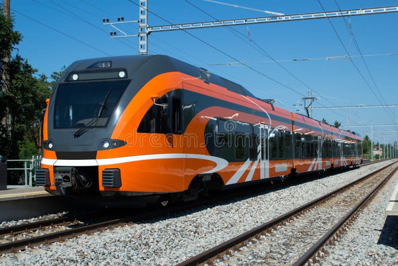 Tren moderno foto de archivo. Imagen de transporte, moderno - 32700706