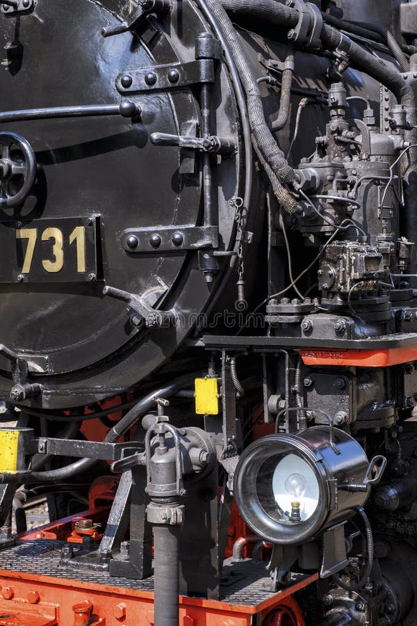Tren retro foto de archivo. Imagen de pistones, antigüedad - 67715826