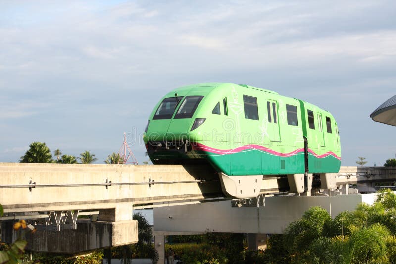 Treno della monorotaia immagine stock. Immagine di guida - 36110007