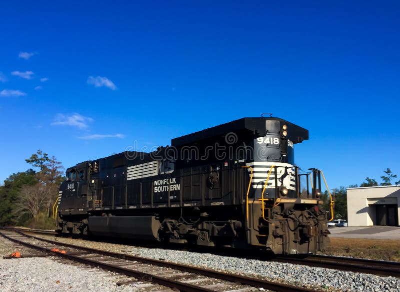 Treno Merci Su Fondo Desertico Dell'Arizona USA Fotografia Editoriale ...