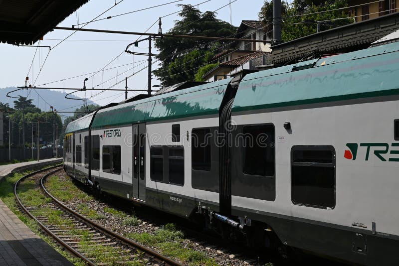 Como Lago Station with Train Editorial Photography - Image of station ...
