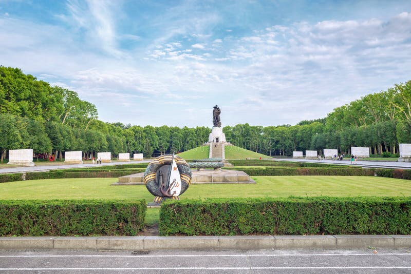 Treptower park in Berlin stock photo. Image of communism - 33149232