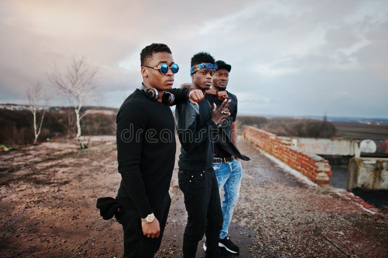 Tres Bandas De Cantantes De Rap En El Techo Imagen de archivo - Imagen ...