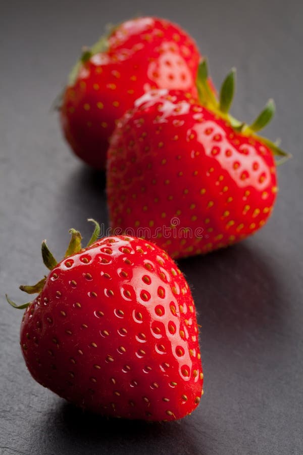 Tres Fresas Sobre El Fondo Blanco Foto de archivo - Imagen de germen ...