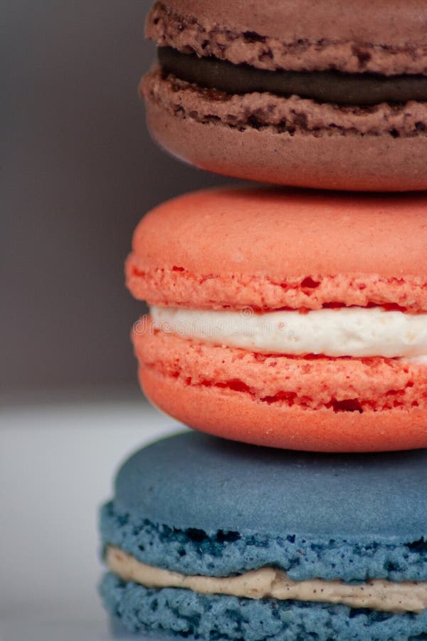 Tres Galletas Francesas De Macaron Apilaron Foto de archivo - Imagen de ...
