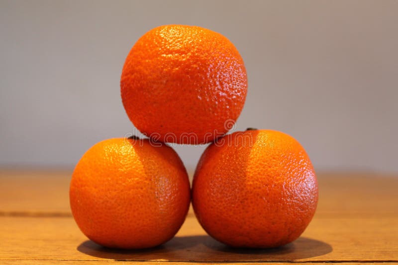 Tres Naranjas En Diversas Etapas De Descomposición Ilustración Del ...