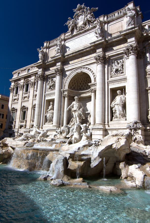 Trevifontein in Rome, Italië Stock Foto - Image of gebouw, hemel: 15666626