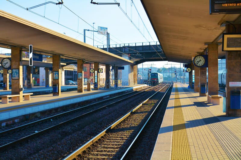 Treviso-Station, Zugstation Stockbild - Bild von firma, transport: 87442605