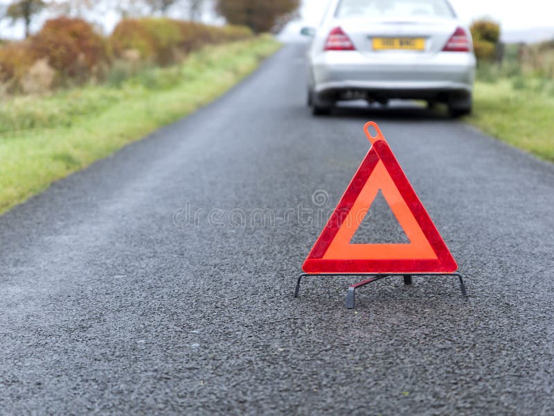Triangle D'avertissement Rouge Image stock - Image du dépassement ...